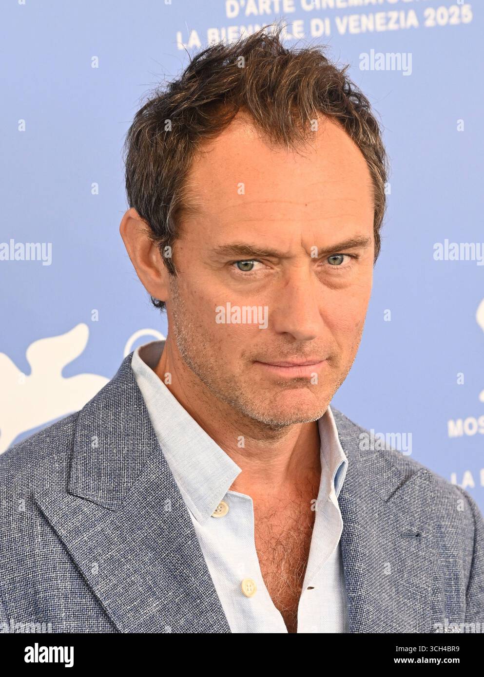 British actor Jude Law attends a photo call for The Wizard Of The ...