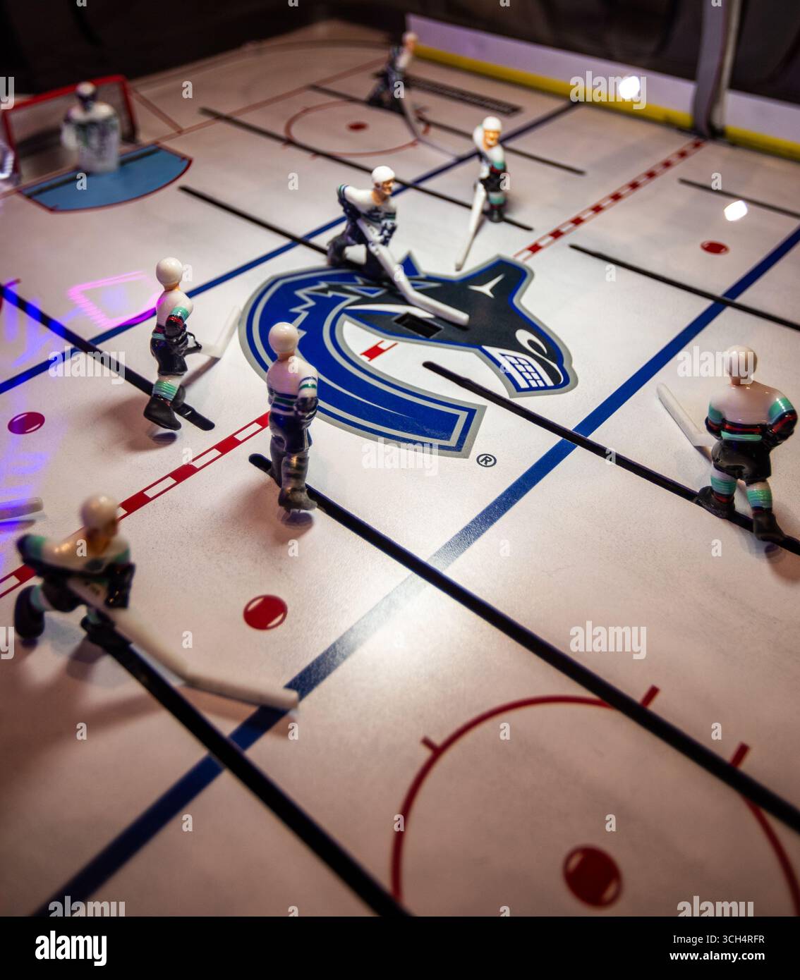 Retro nhl arcade toy hi-res stock photography and images - Alamy