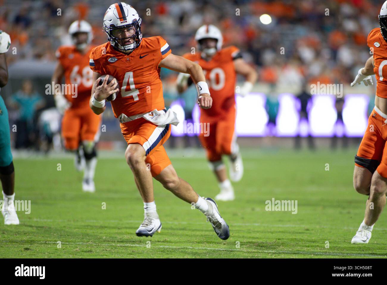 August 30, 2025: Virginia Cavaliers quarterback Chandler Morris (4 ...