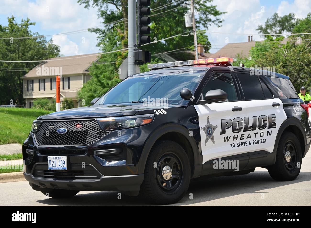 Wheaton, Illinois, USA. A suburban Chicago police vehicle stopped at an ...