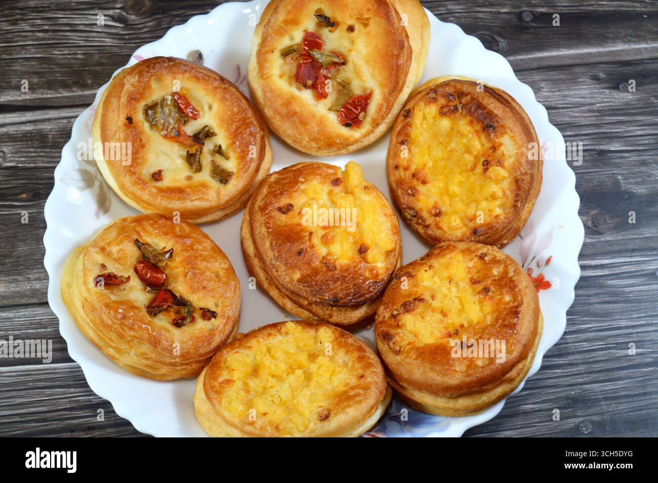 Assorted Pizzette Pizzetta mini Pizza, a small pizza topped and filled ...