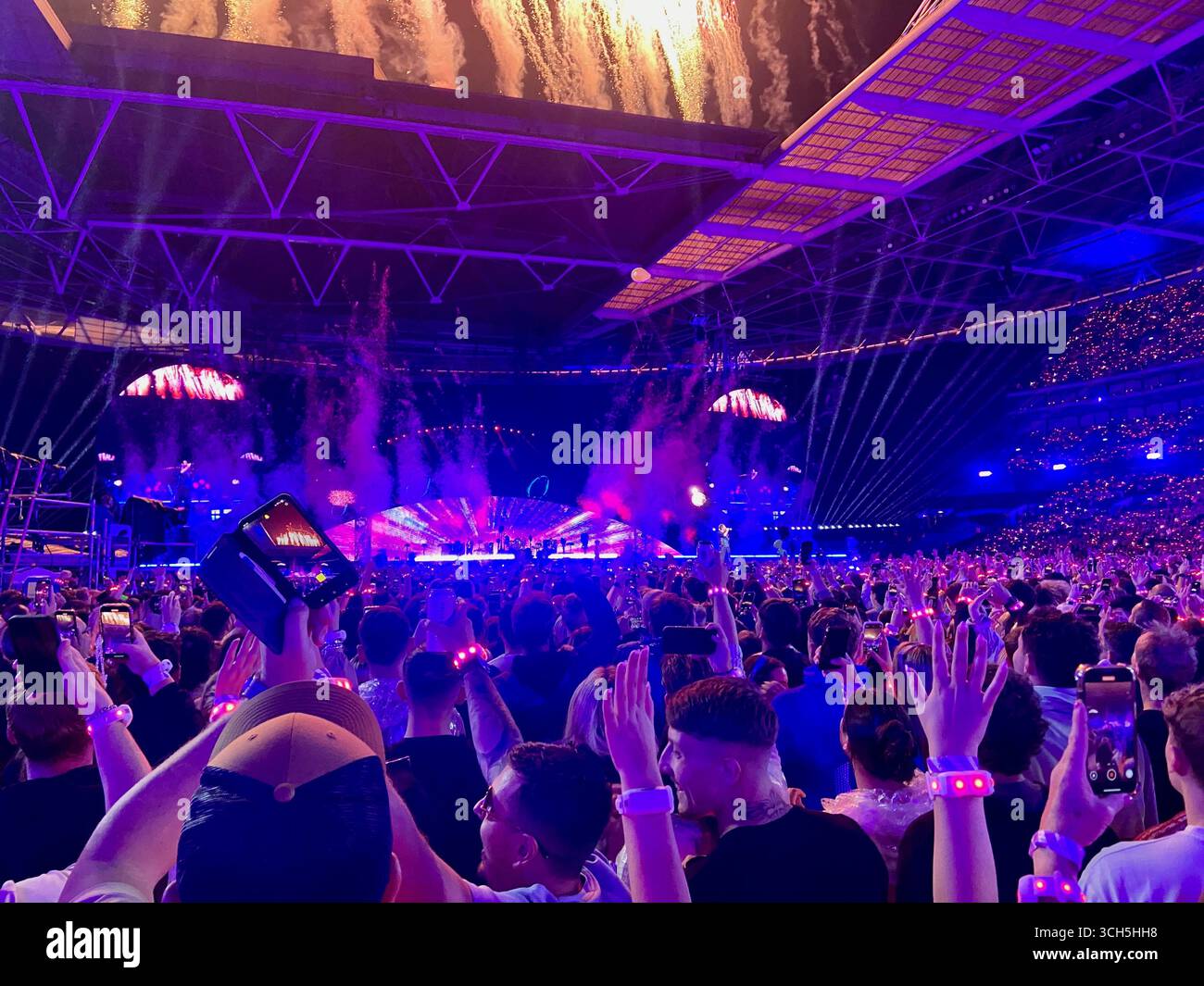 Non Exclusive: Coldplay Music of the Spheres World Tour at London's ...