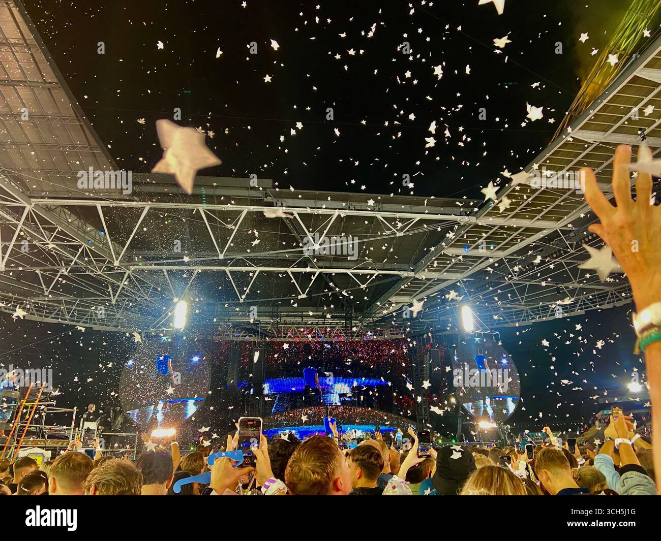 Non Exclusive: Coldplay Music of the Spheres World Tour at London's ...