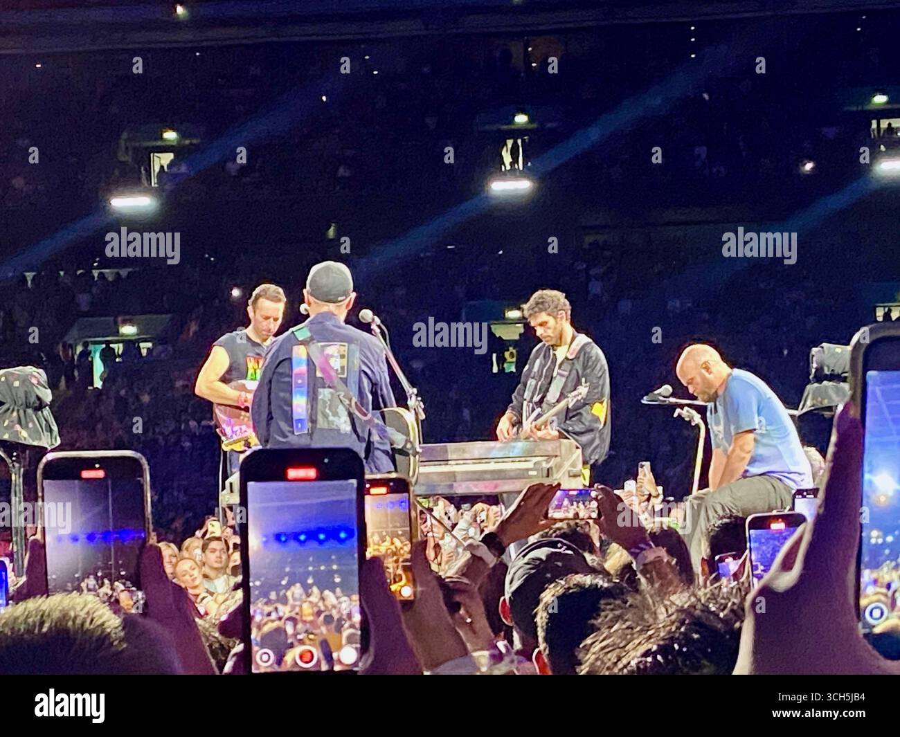 Non Exclusive: Coldplay Music of the Spheres World Tour at London's ...