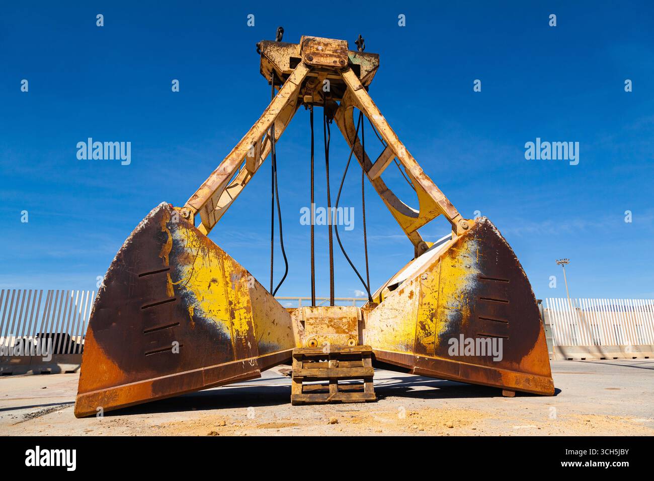 The cargo bucket stands on the territory of the seaport for unloading ...