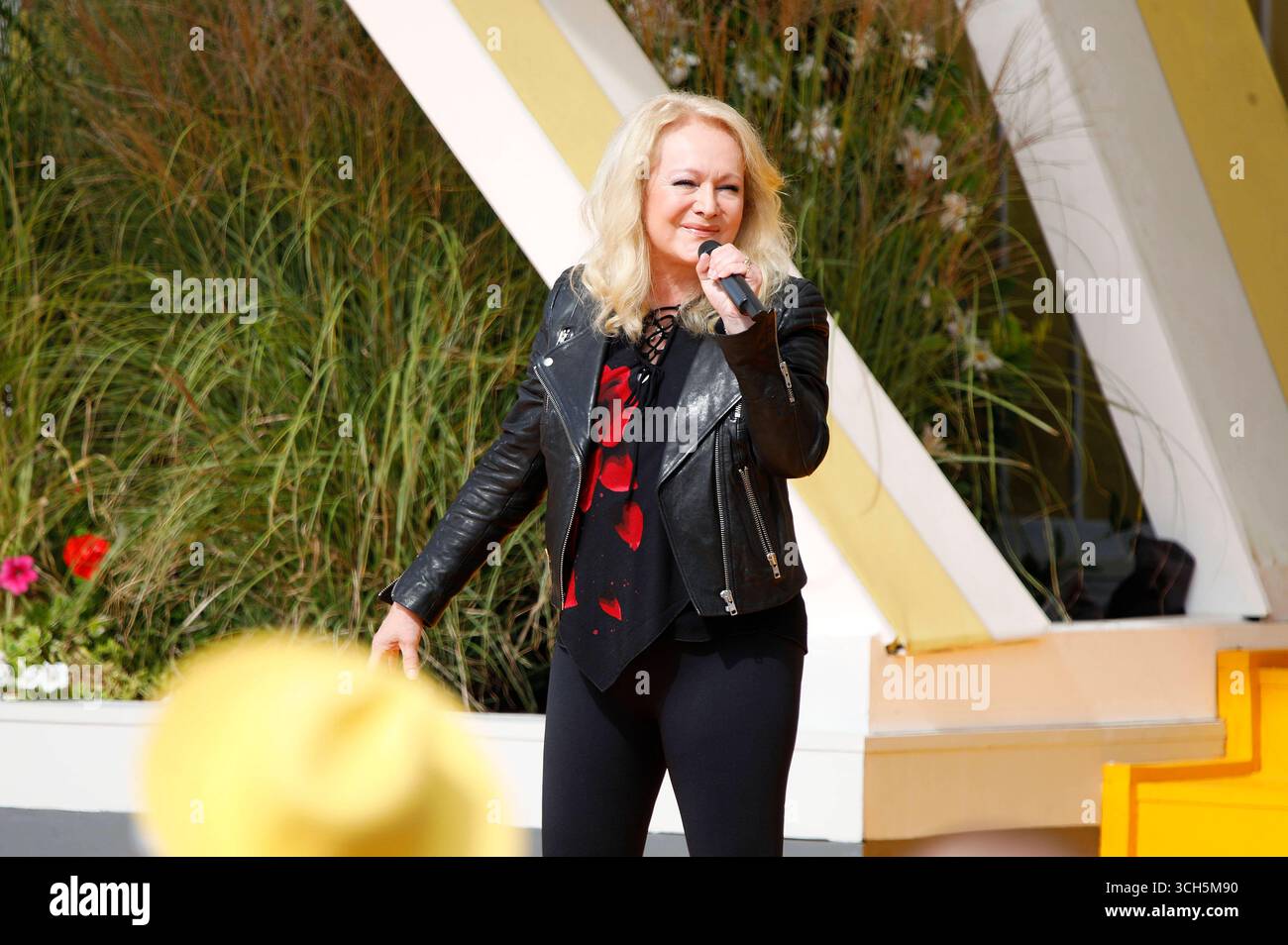 Nicole in der ARD TV-Show Immer wieder sonntags im Europa-Park. Rust ...