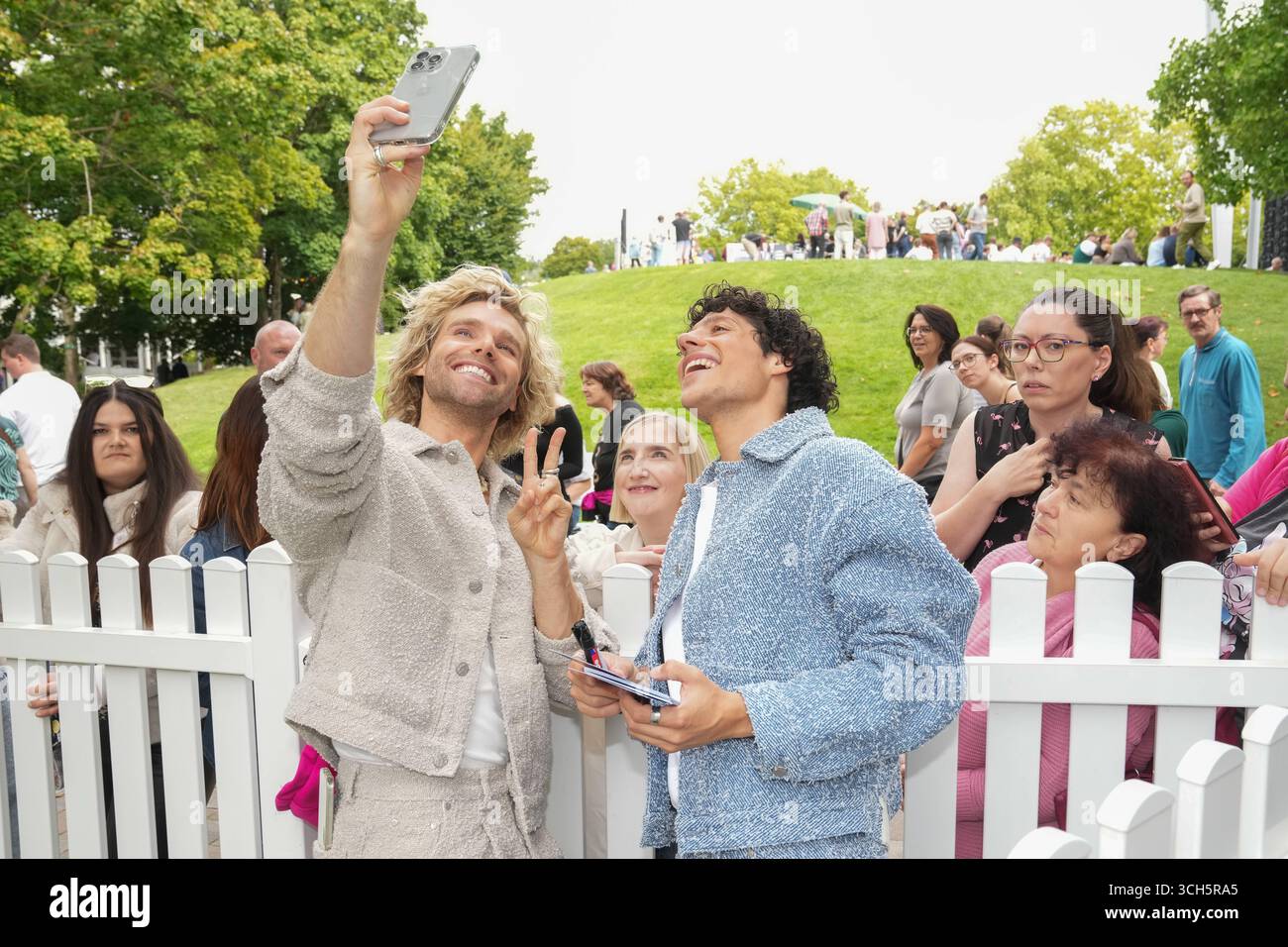 ZDF-Fernsehgarten 2025. Matt & Sem Matt Stoffers, Sem Ben Yakar im ZDF ...