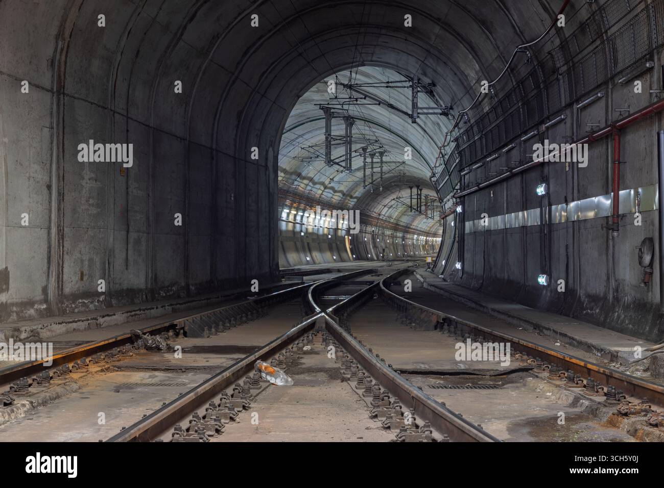Deep perspective shot train hi-res stock photography and images - Alamy