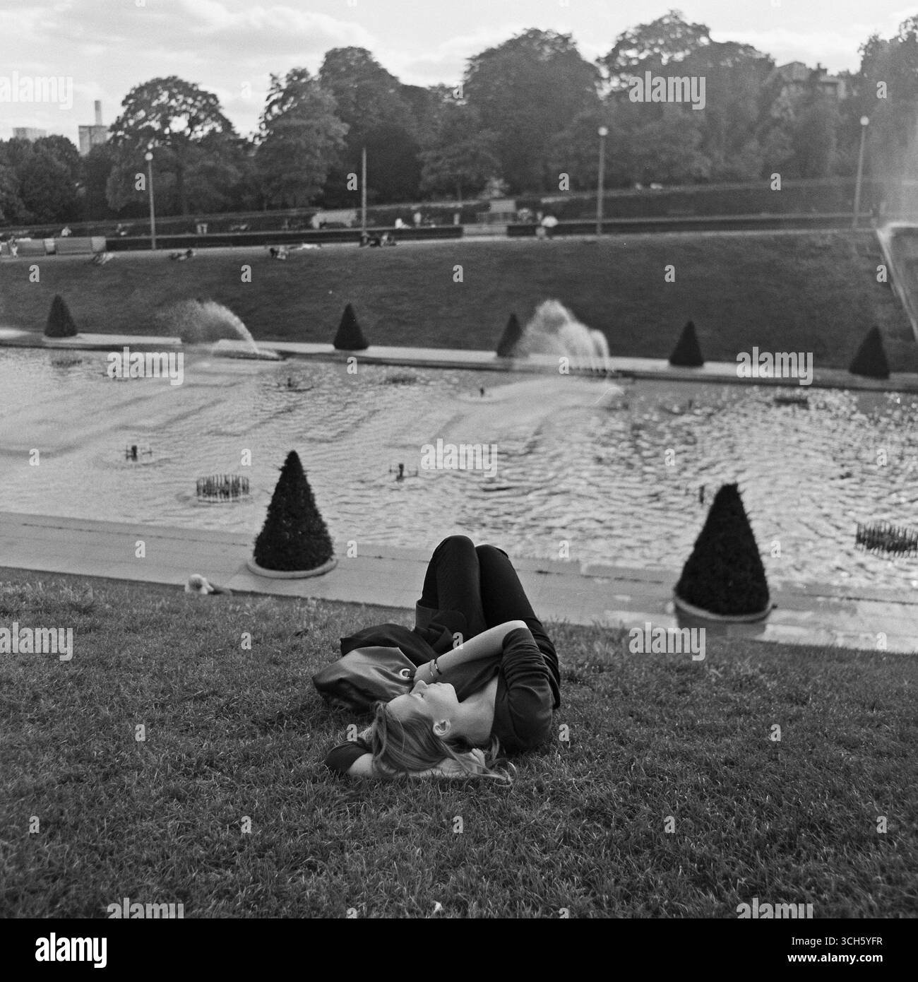 Paris sleeper hi-res stock photography and images - Alamy