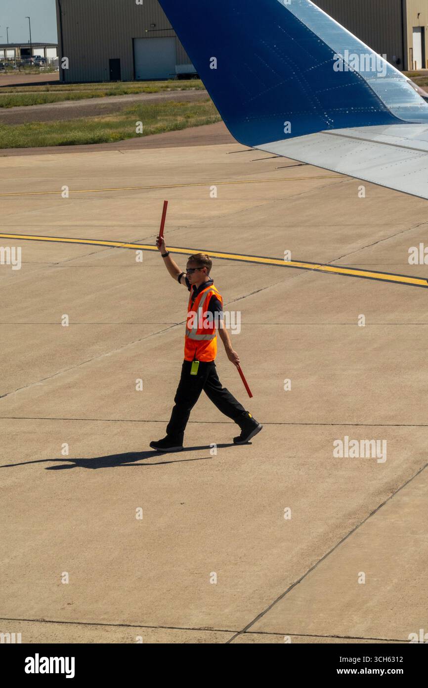 Faa hand signals hi-res stock photography and images - Alamy