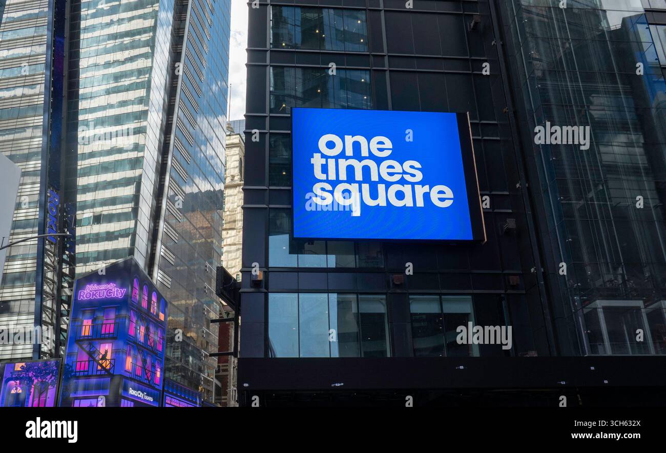 Times square 2025 hi-res stock photography and images - Alamy