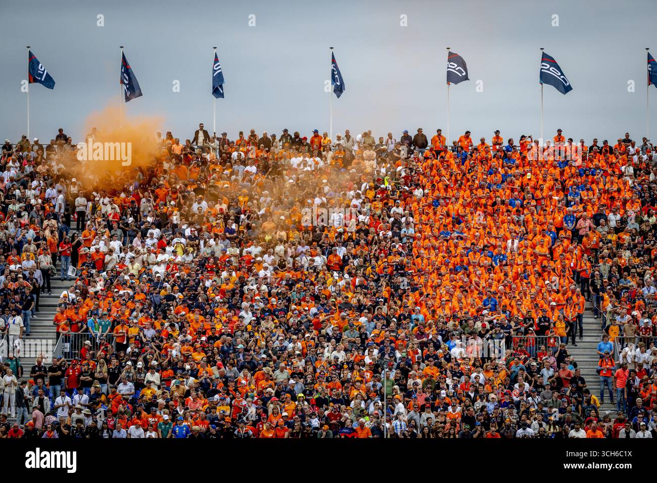 ZANDVOORT - Fans in the stands during the Dutch Formula 1 Grand Prix at ...
