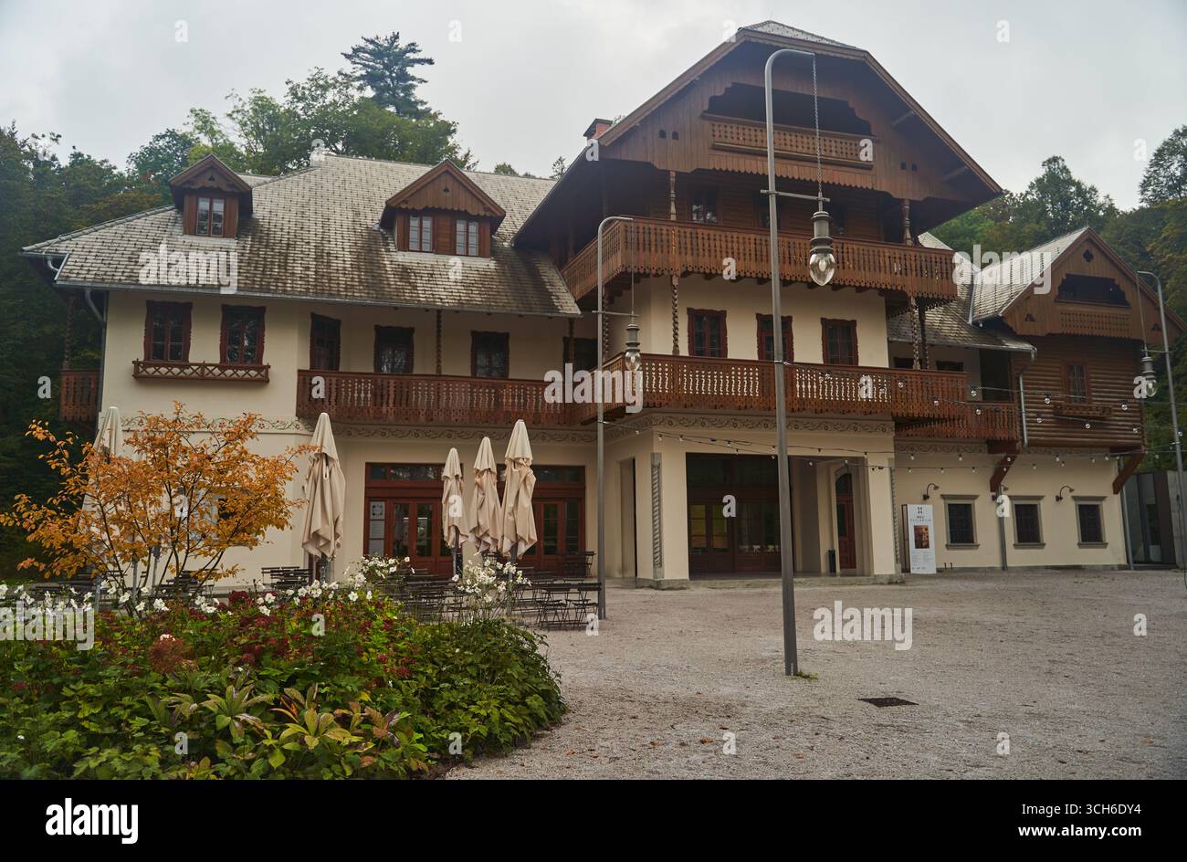 Serenity mountain lodge luxury hi-res stock photography and images - Alamy