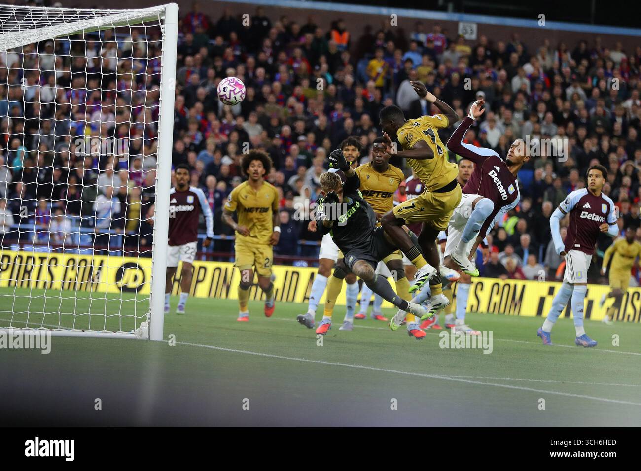 Ismaïla sarr crystal palace hi-res stock photography and images - Alamy