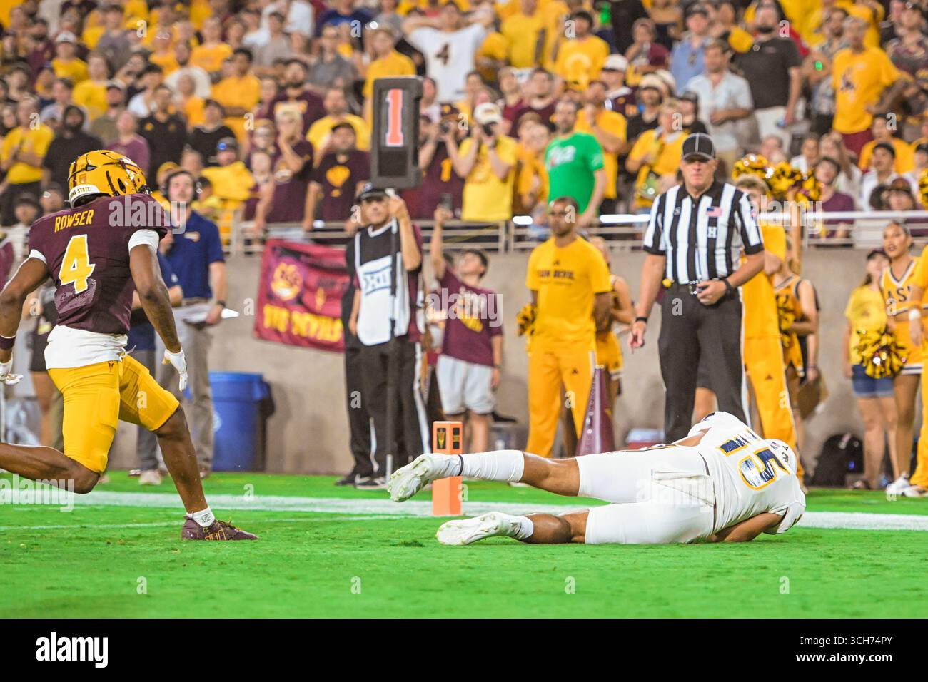 Northern Arizona Lumberjacks tight end Nason Coleman (15) catches the ...