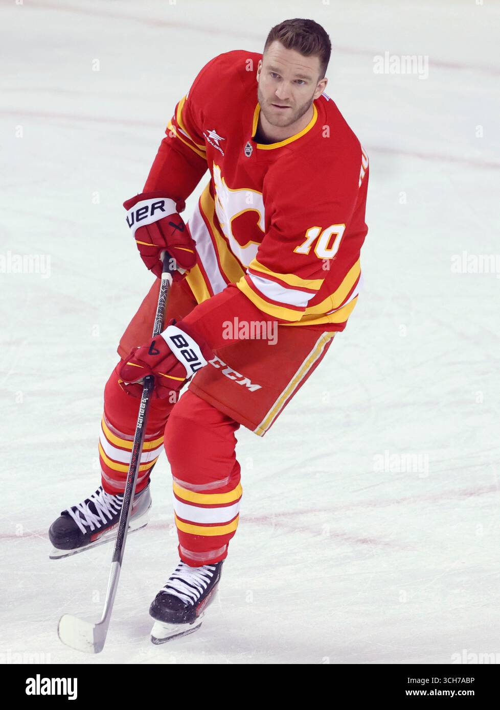 Profile photo on Calgary Flames LW Jonathan Huberdeau during an NHL ...