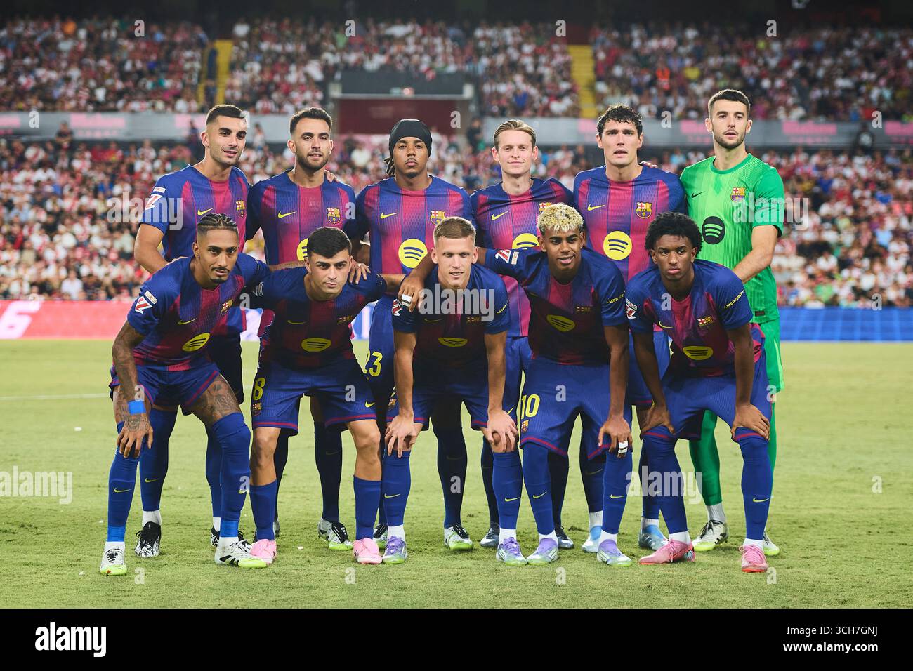 MADRID, SPAIN - AUGUST 31: The FC Barcelona team line up for a photo ...