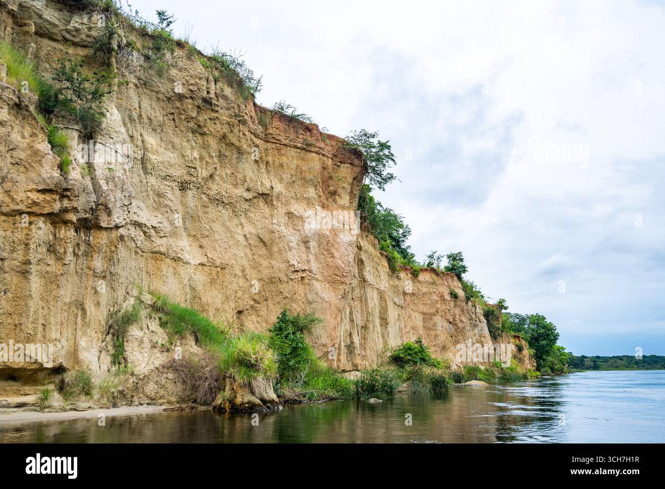 Sandstone cliff along the bank of the Victoria Nile River. Murchison ...