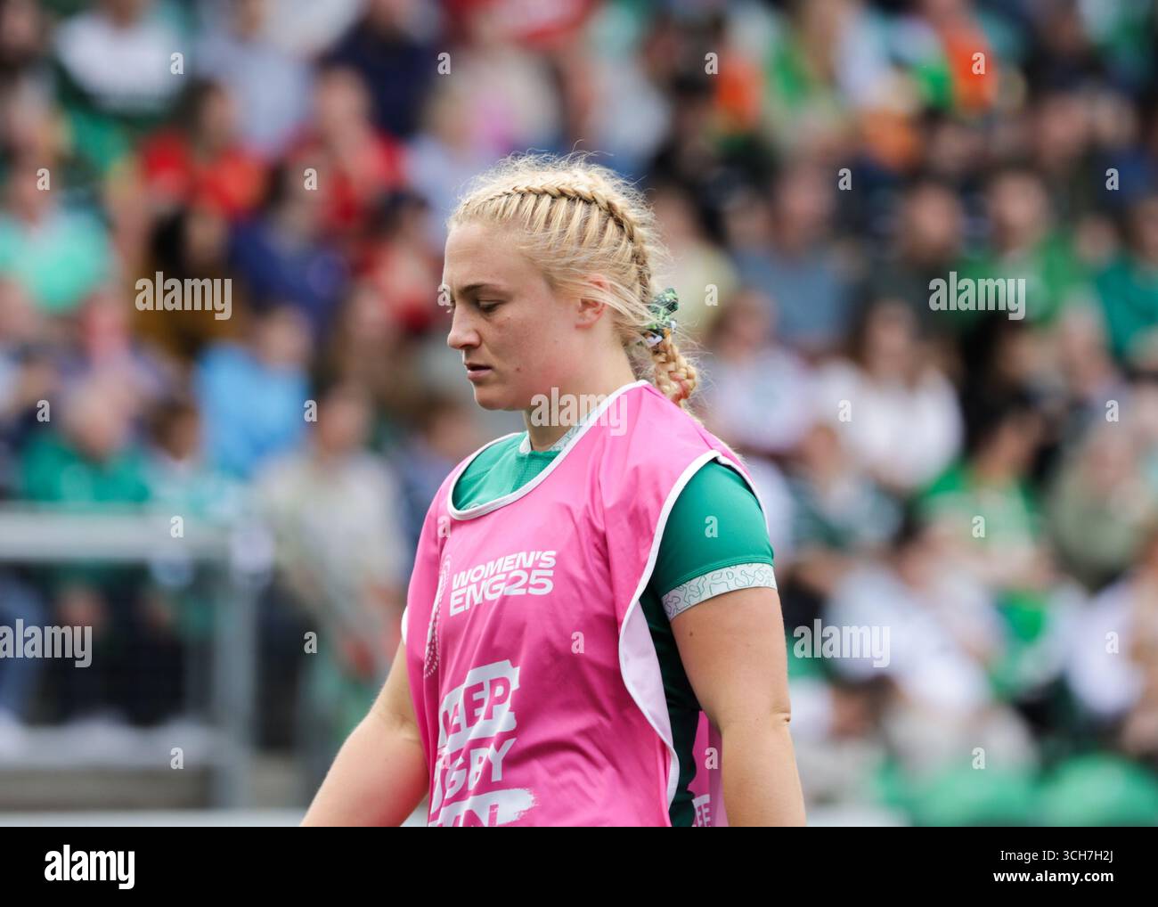 Northampton, UK. 31st August 2025. Neve Jones (IRE) (c) warming up ...