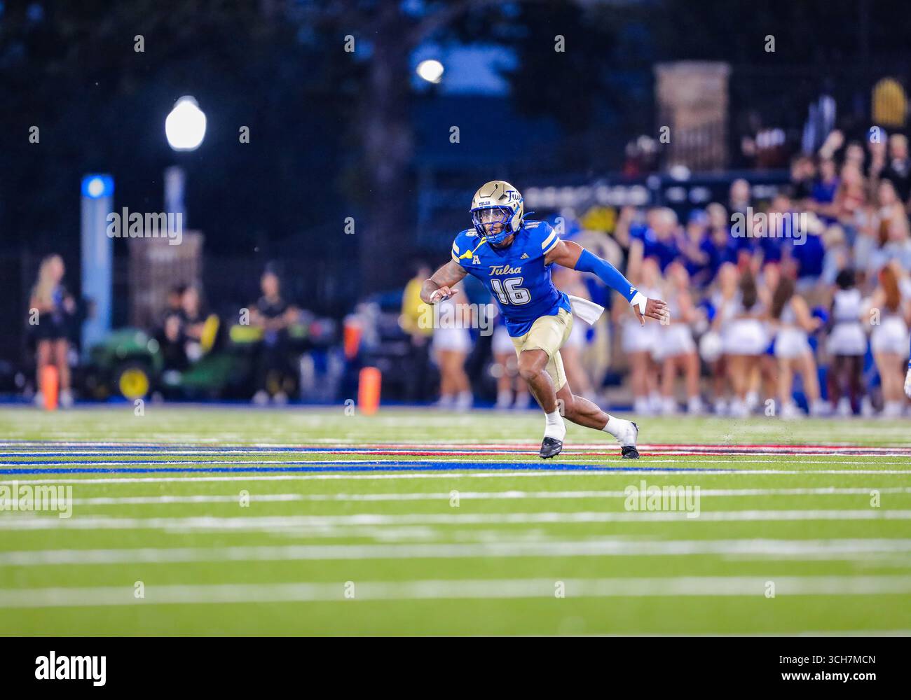 August 30, 2025:.Tulsa Golden Hurricane linebacker Devin Robinson (16 ...