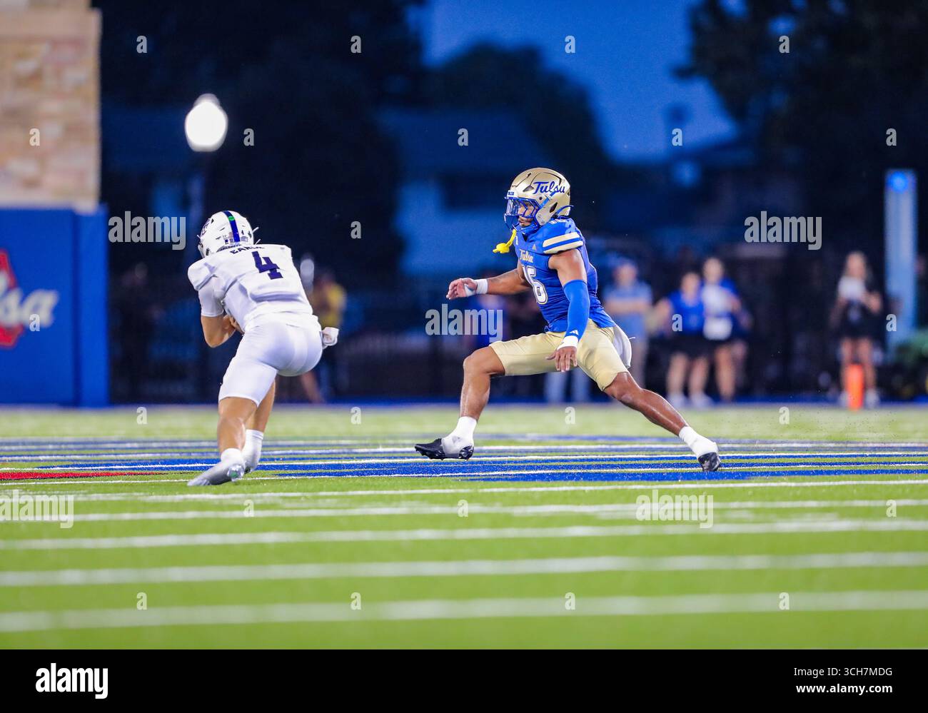 August 30, 2025:.Tulsa Golden Hurricane linebacker Devin Robinson (16 ...