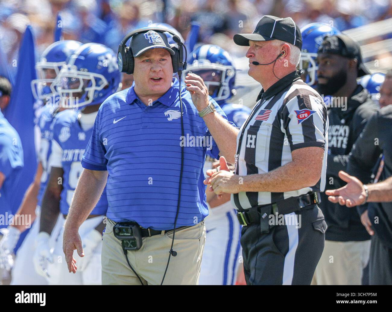 August 30, 2025: Kentucky head coach Mark Stoops talks to an official ...