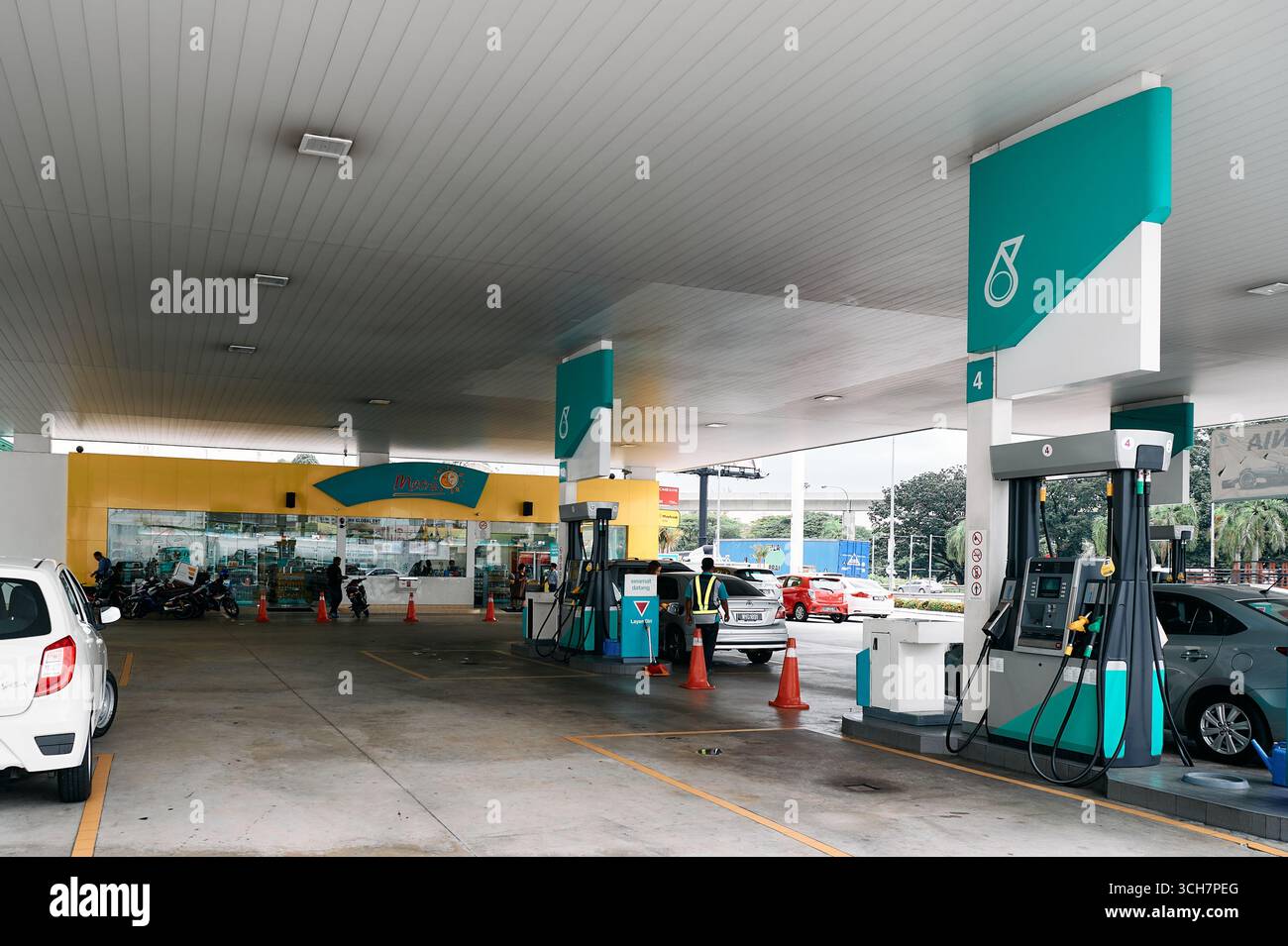 PETRONAS petrol station in Kuala Lumpur Stock Photo - Alamy