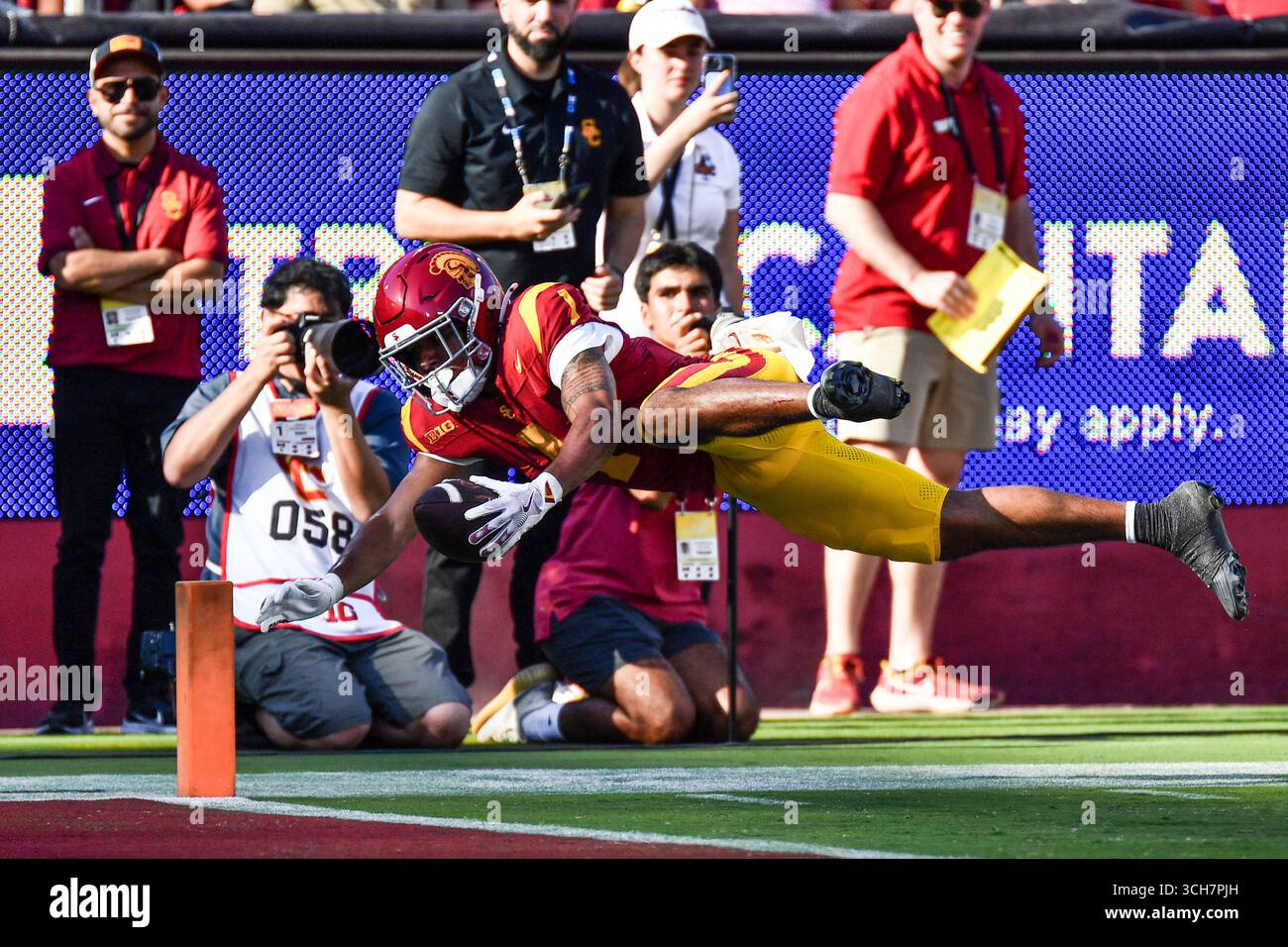 August 30, 2025 Los Angeles, CA.USC Trojans running back Eli Sanders (1 ...
