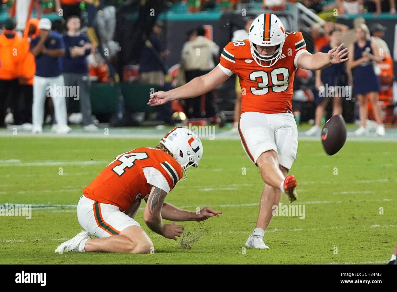 Miami kicker Carter Davis (39) kicks the game winning field goal during ...