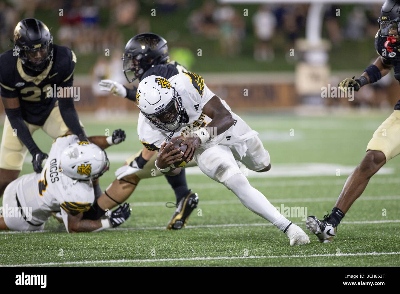 August 29, 2025: Kennesaw State Owls quarterback Dexter Williams II (5 ...