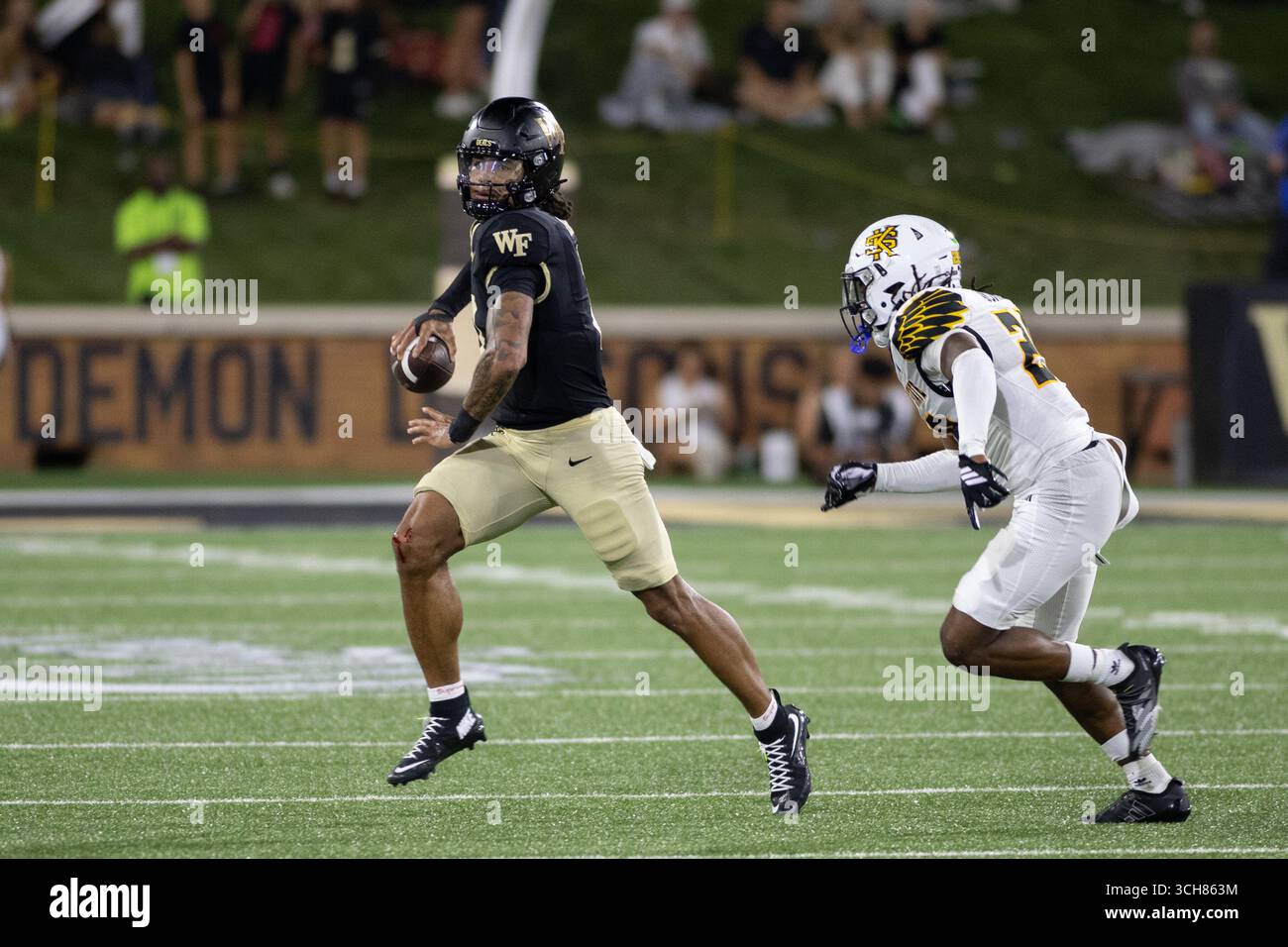 Wake forest quarterback robby ashford 2 hi-res stock photography and ...