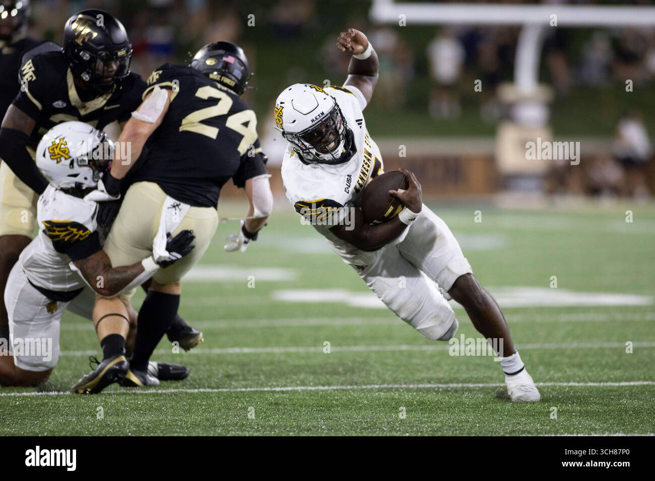 August 29, 2025: Kennesaw State Owls quarterback Dexter Williams II (5 ...
