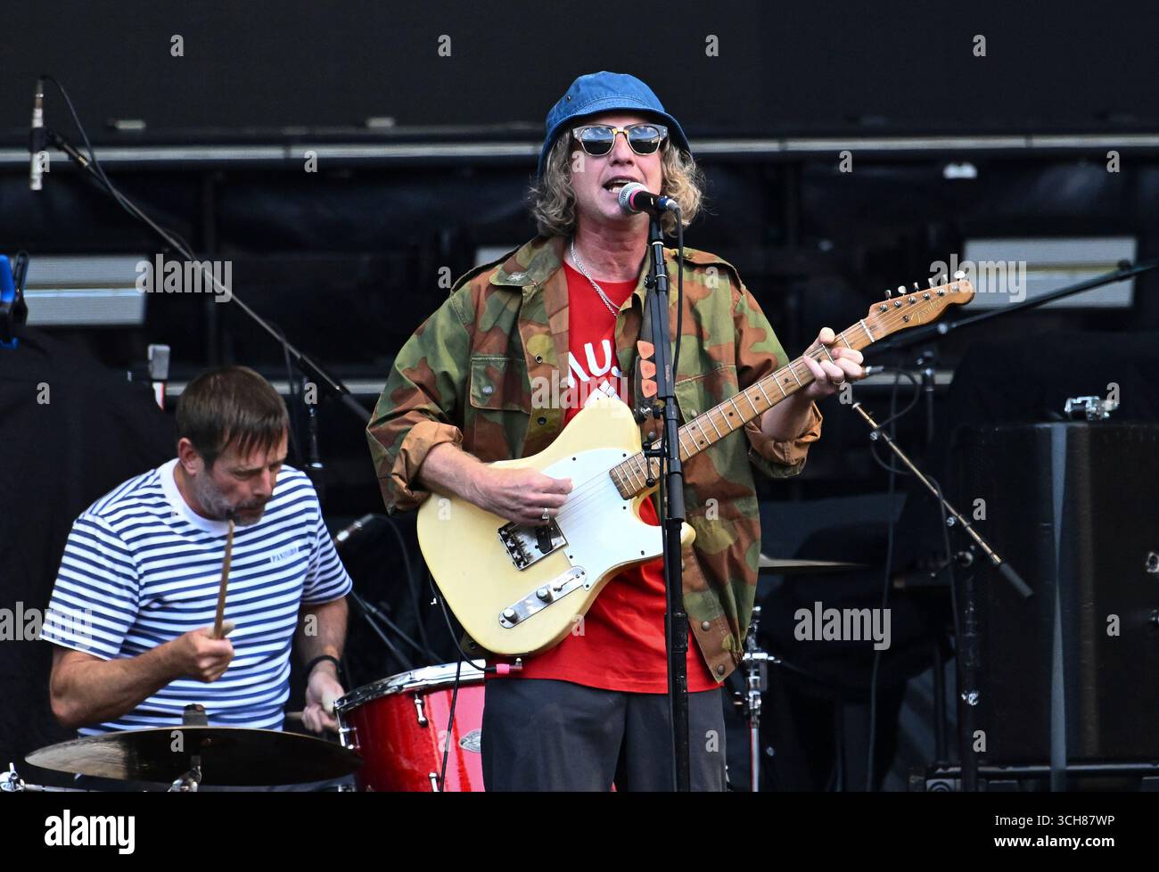 John Power of Cast performs on Sunday, Aug. 31, 2025, at MetLife ...
