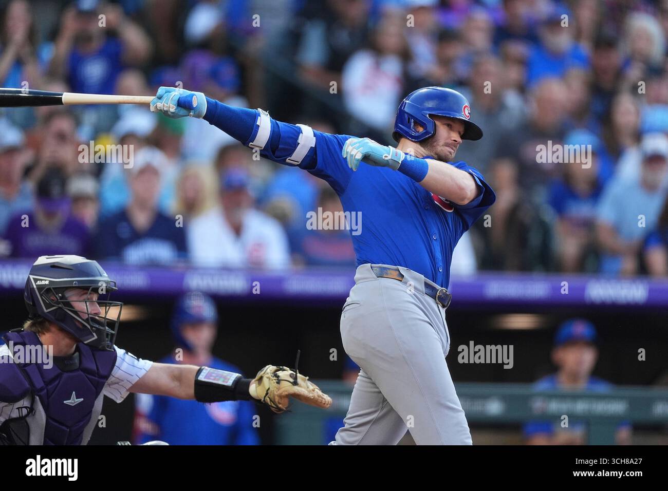 Chicago Cubs left fielder Ian Happ (8) in the first inning of a ...