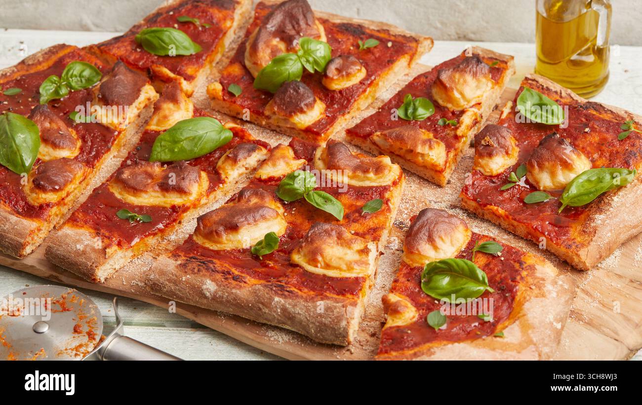Family pizza recipe hi-res stock photography and images - Alamy