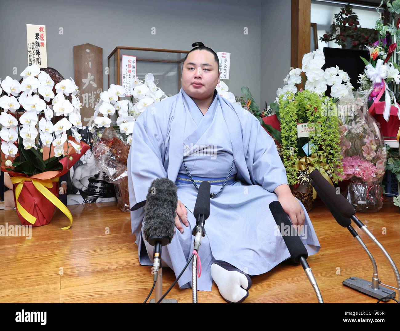 On Monday, September 1, 2025, Kotoshoho, champion at the 2025 July ...