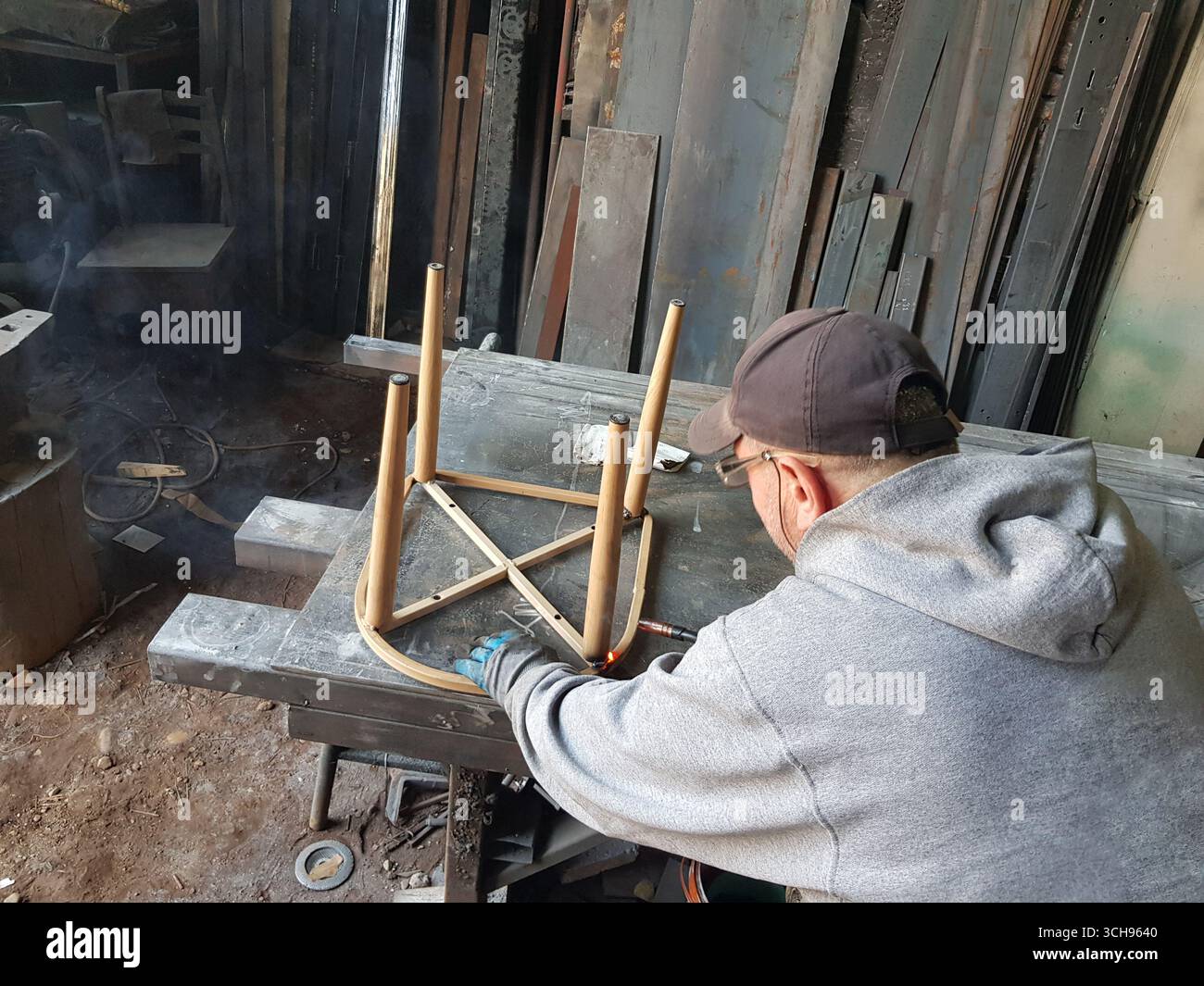 Indigenous man working on hi-res stock photography and images - Alamy
