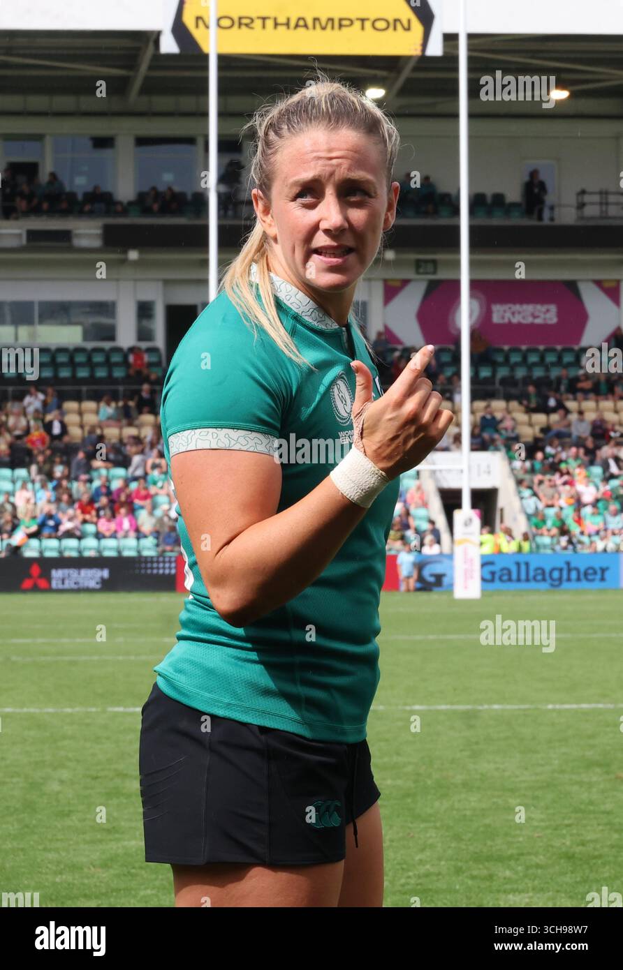 Ireland's Stacey Flood (Railway Union RFC / Leinster) in action during ...