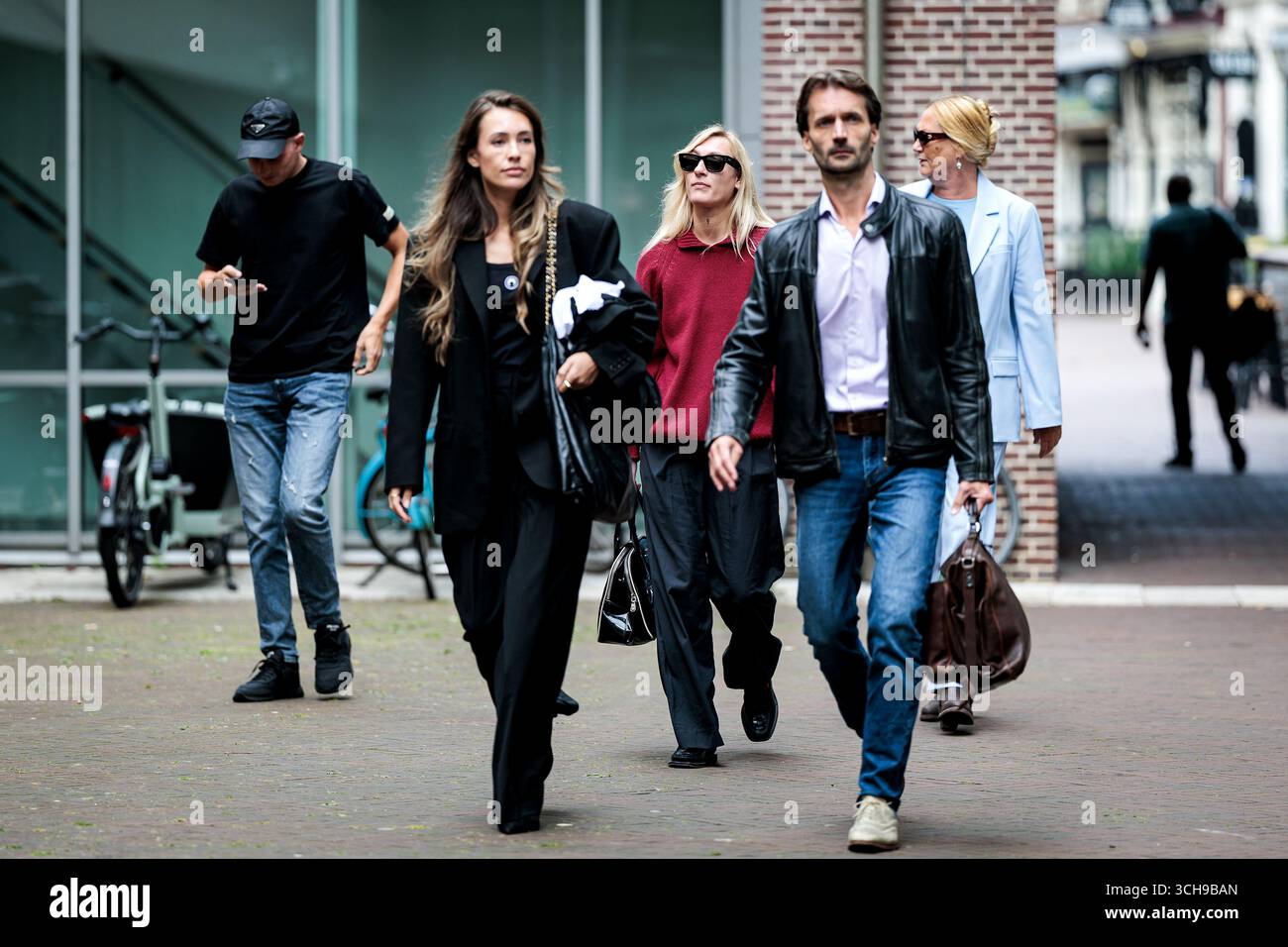 HAARLEM – Singer S10 and Desiree den Hollander arrive at the Haarlem ...