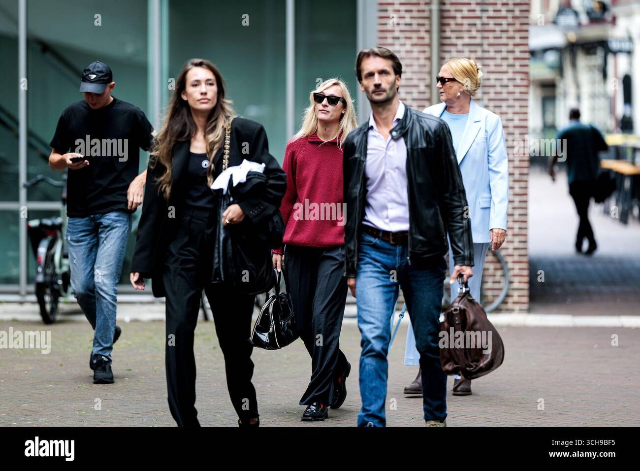 HAARLEM – Singer S10 and Desiree den Hollander arrive at the Haarlem ...