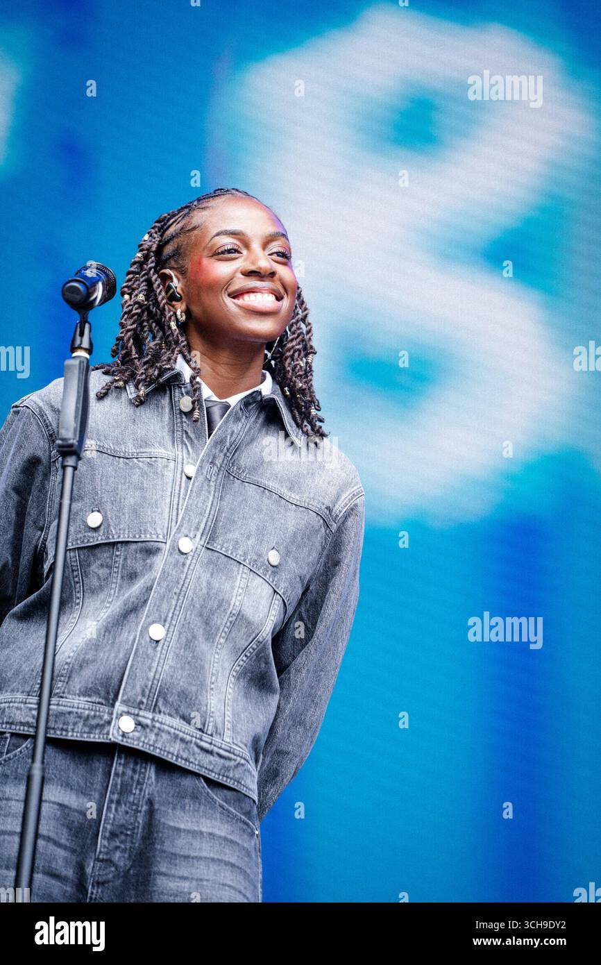 Die britische Popsängerin Catrina Keri Oluwaseun Burns-Temison alias ...