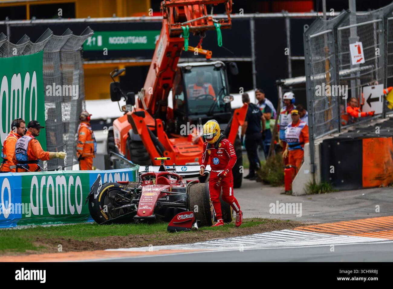 HAMILTON Lewis (gbr), Scuderia Ferrari SF-25, crash, accident, during ...