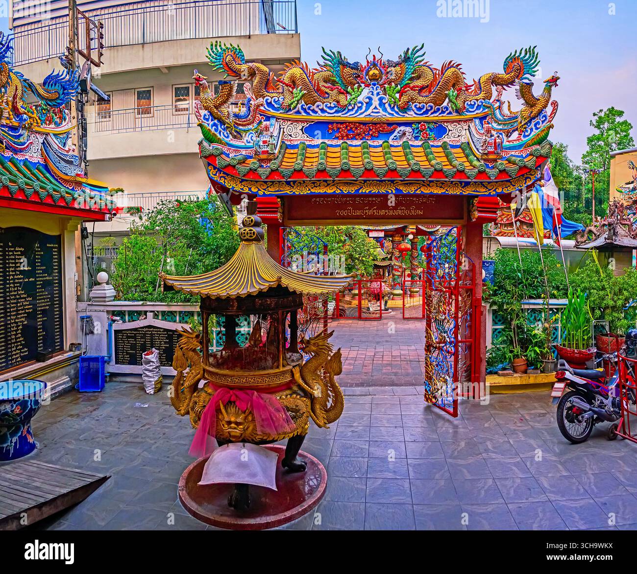 The richly decorated sculptured paifang gate of Pung Thao Kong Shrine ...