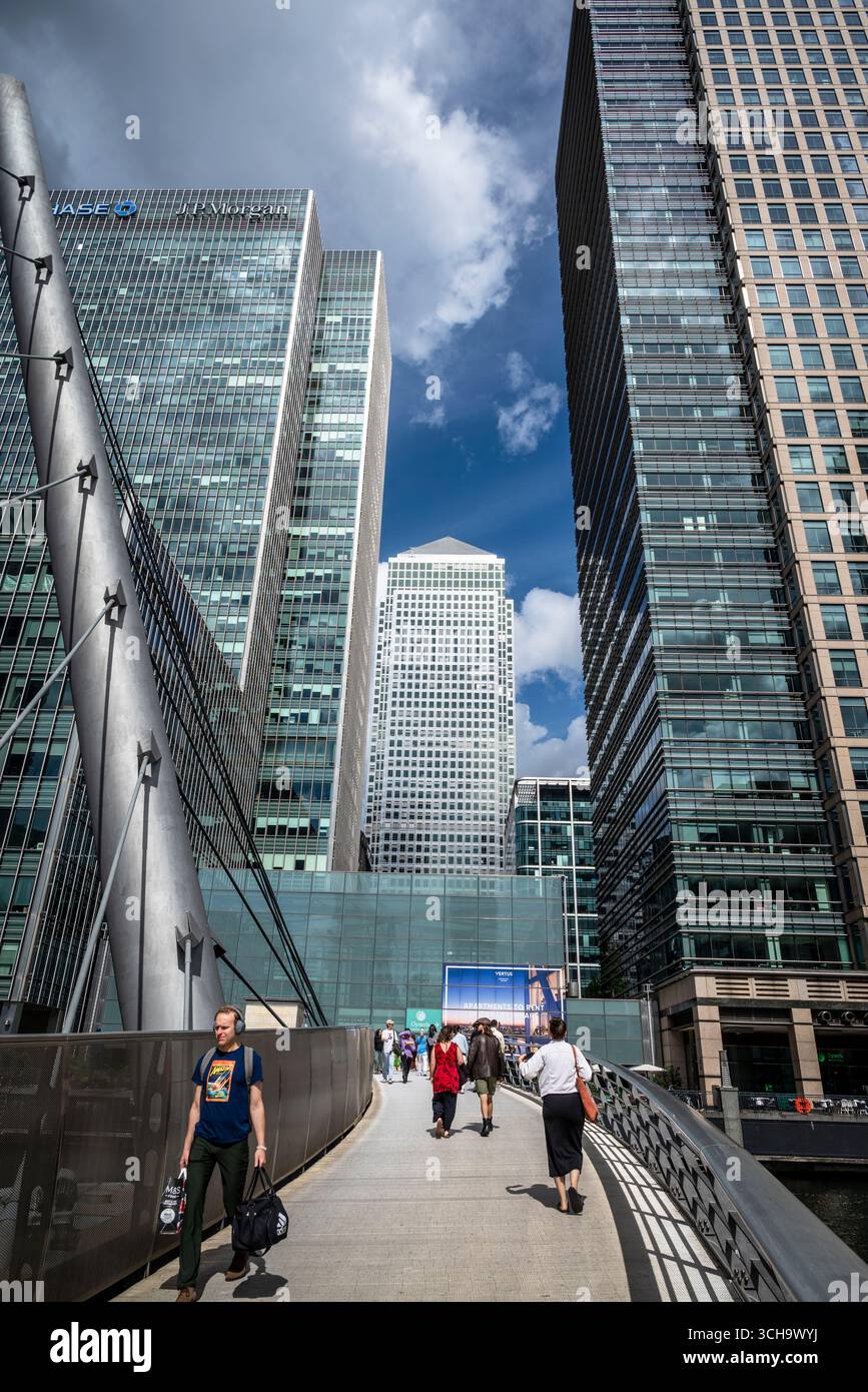 South Quay Footbridge and One Canada Square office building, Canary ...