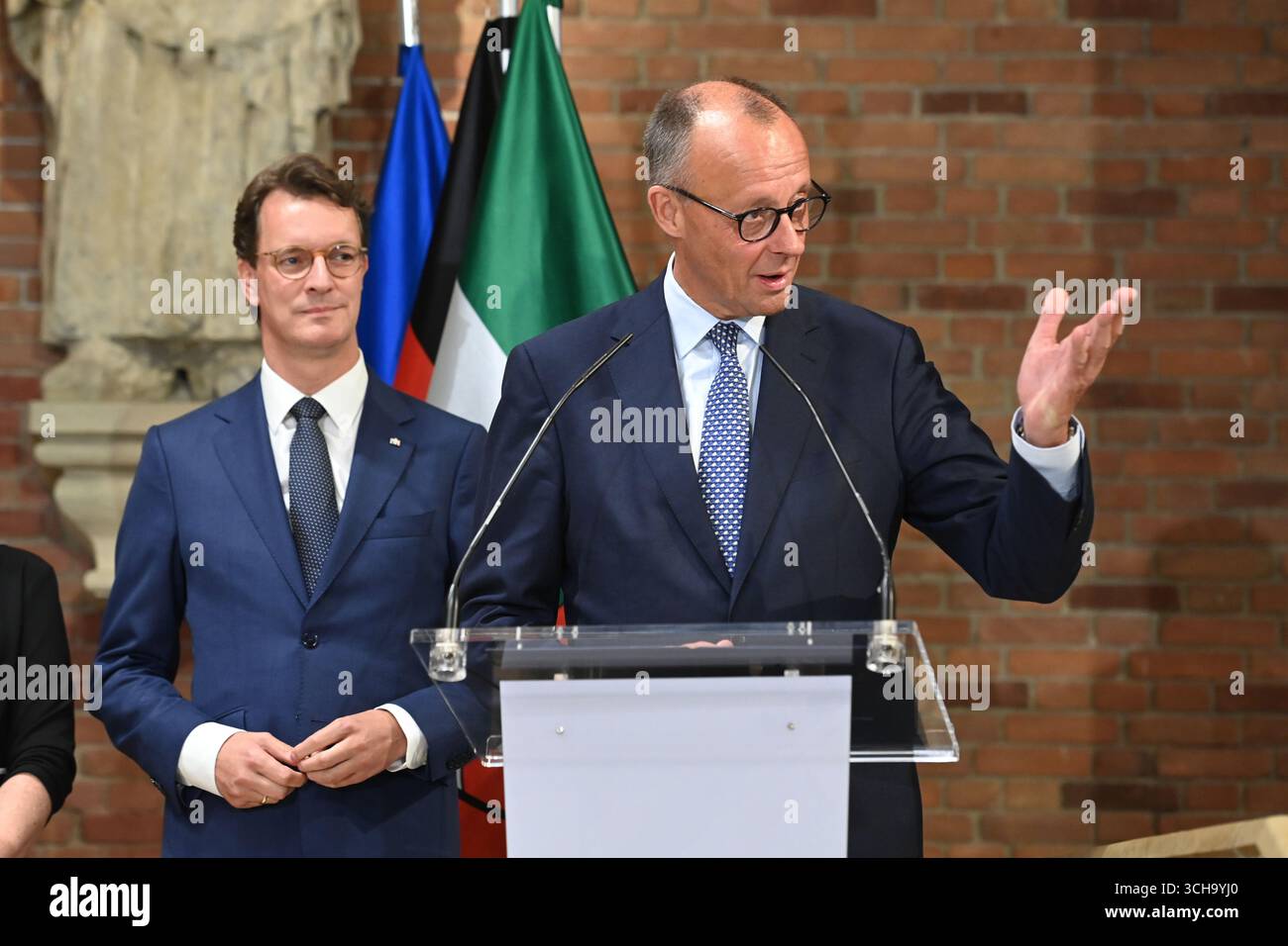 left to right Hendrik WUEST, Wust, CDU, Minister President of North ...