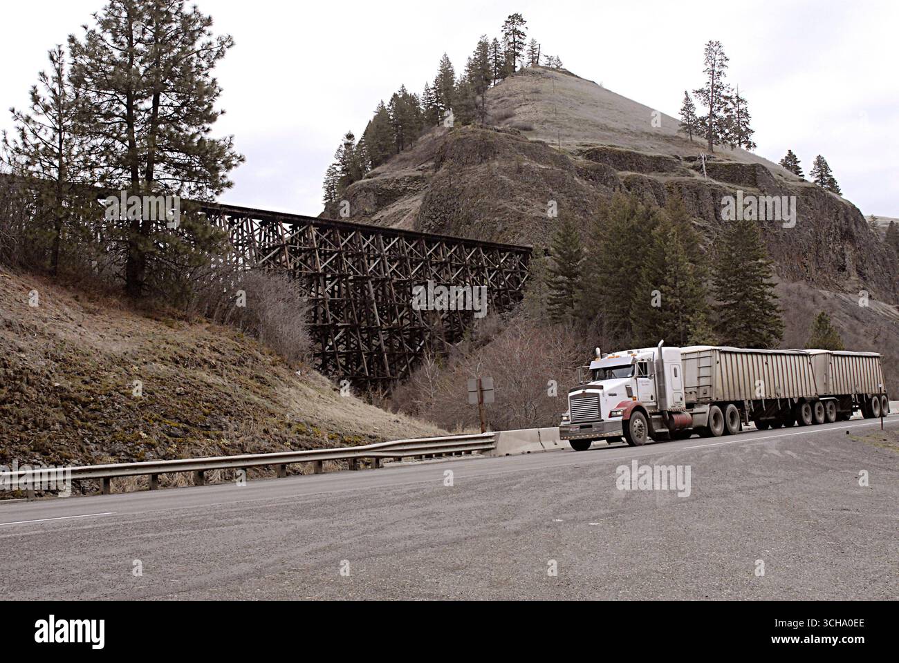 Ruler America / United States of America/11 march 2010/ rail road ...