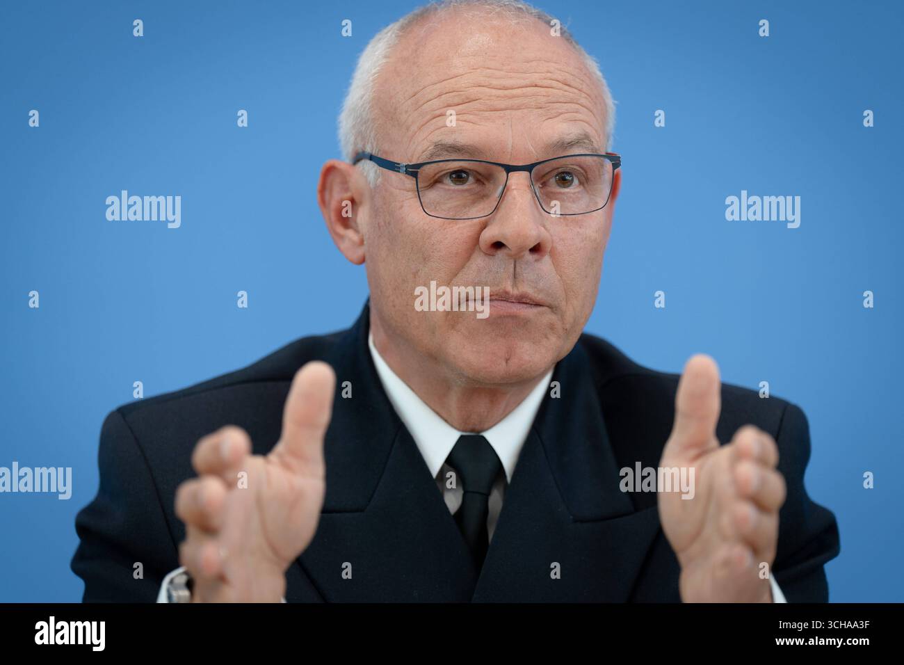 BPK, Vizeadmiral Jan Christian Kaack Bundespressekonferenz, BPK, Berlin ...