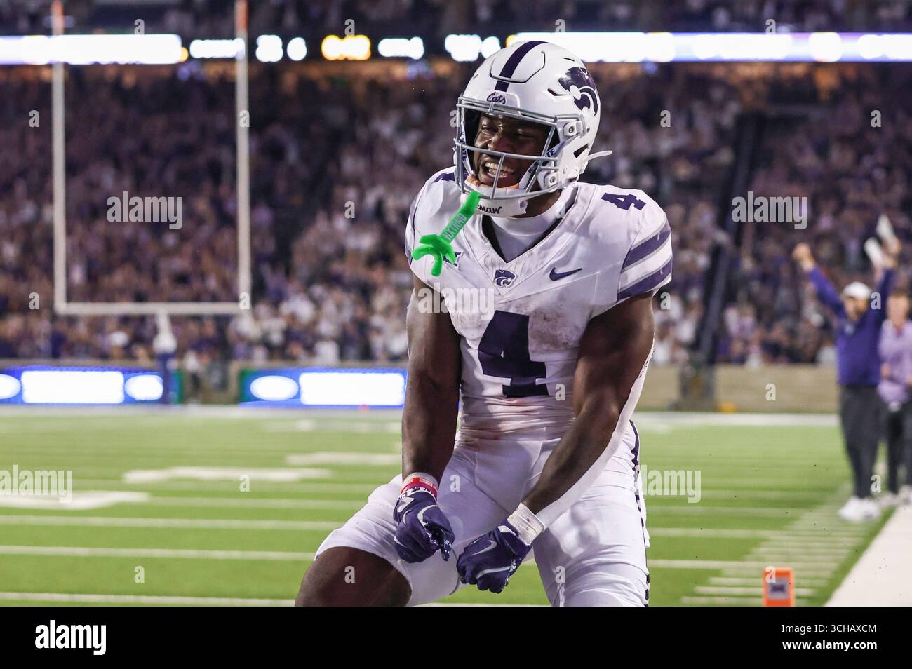 MANHATTAN, KS - AUGUST 30: Kansas State Wildcats running back Joe ...