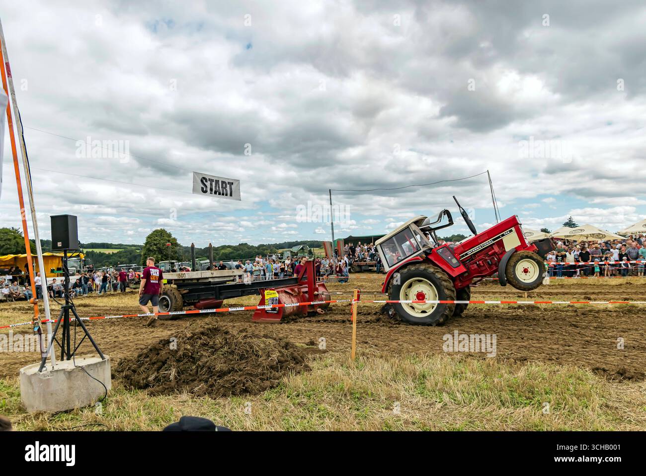 Tractor pulling auf der Schwäbischen Alb. Wettkampf der Traktoren in ...