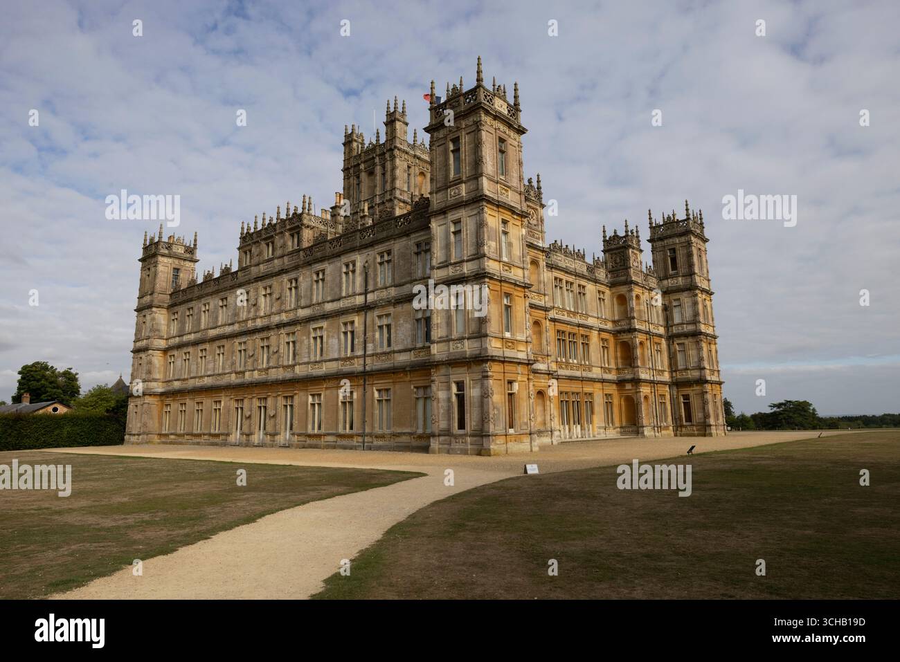 Highclere Castle the historic location of upcoming film Downton Abbey ...